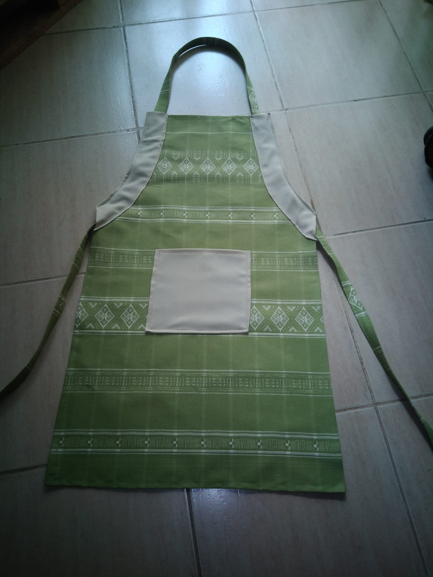 Aventais tradicionais e ajustáveis - Mulher Lusófona