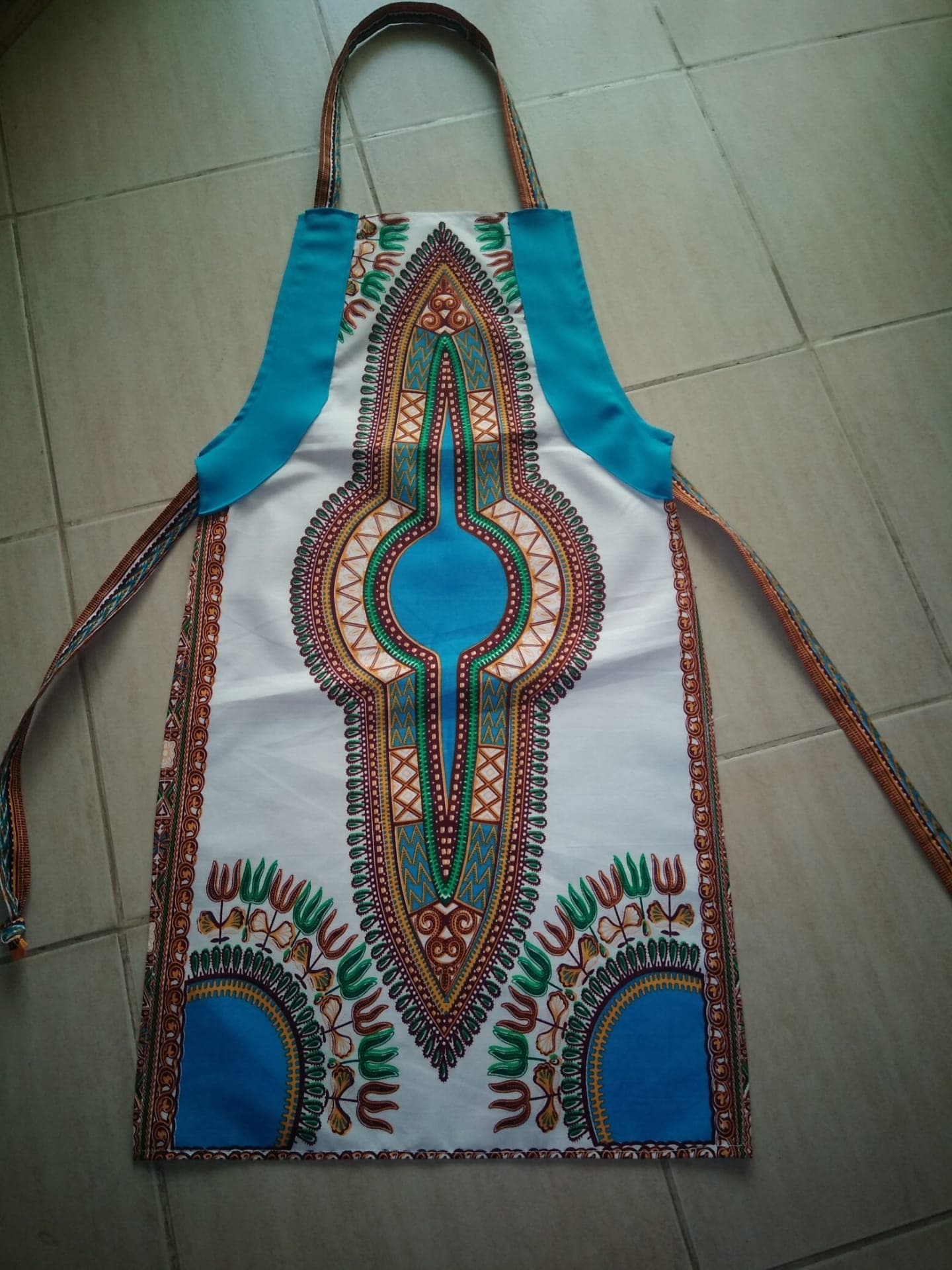 Aventais tradicionais e ajustáveis - Mulher Lusófona